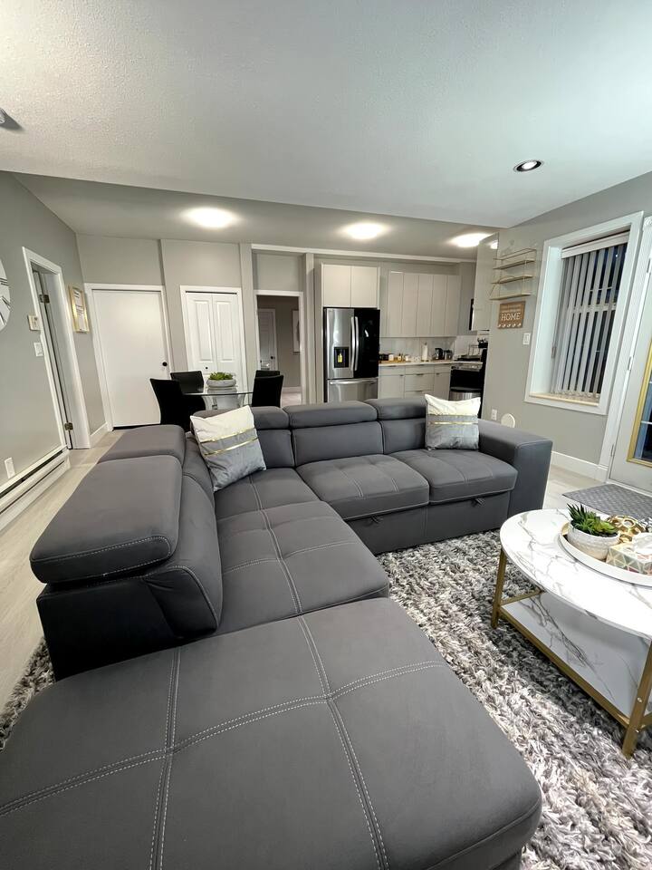 Modern Chic: 1500sqft,king Beds,desirable Location - Cypress Mountain, BC