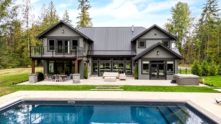 3- Br Retreat With Pool - Courtenay, BC, Canada