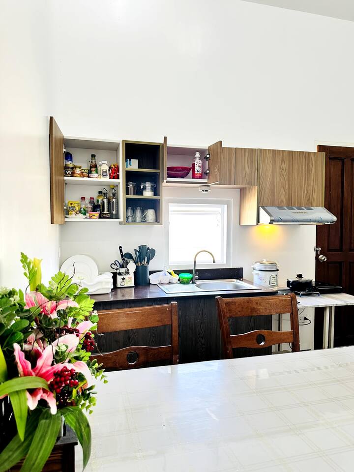 Feel At Home Gensan Gateway H/c Shower Netflix - 