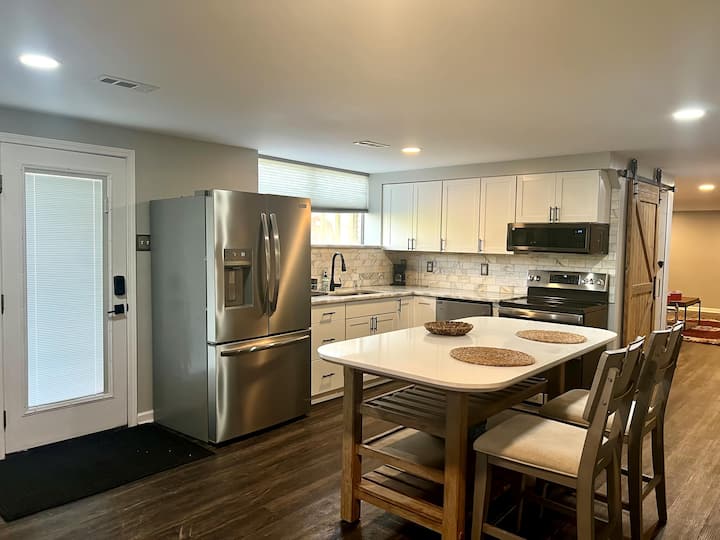 Luxury Hideaway Haven, Spacious! - Lexington, KY