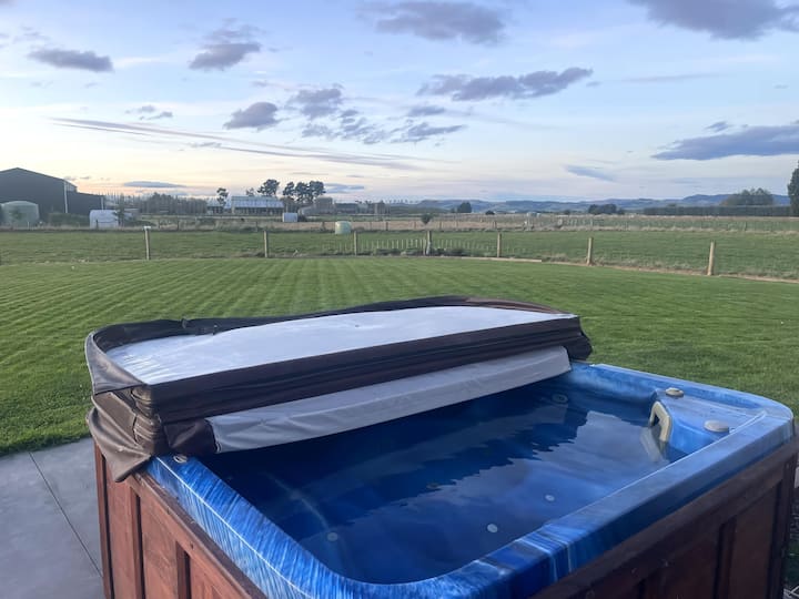 Country Comfort, Eggs On Tap! - Winton, New Zealand