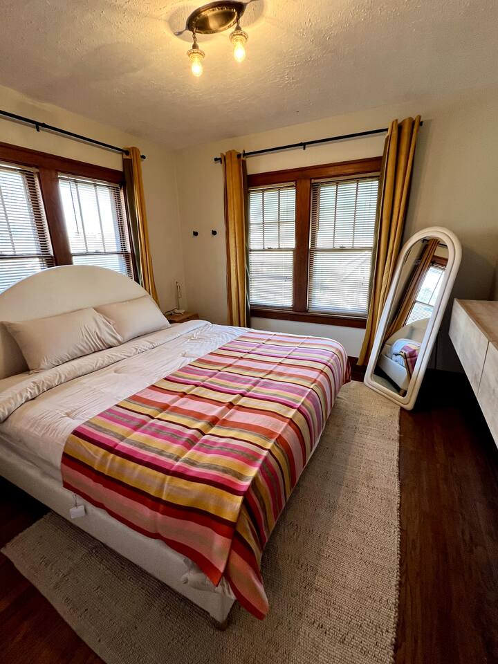 Your Cozy Home Away From Home - Omaha, NE