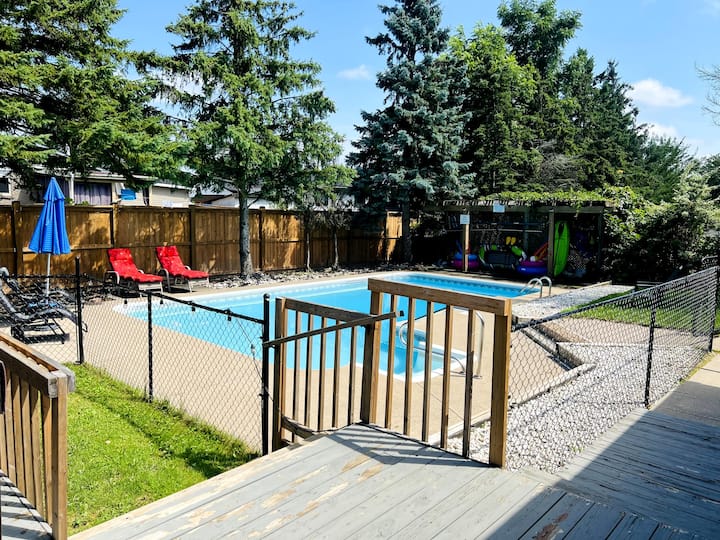 Cozy 3br Family Getaway - Niagara Pool Oasis - Niagara Falls