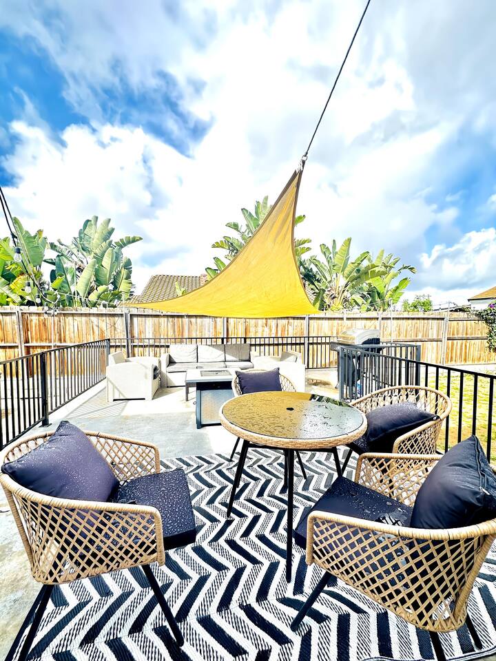 Santa Fe Style Home With Jacuzzi Entertainers Yard - Chula Vista, CA