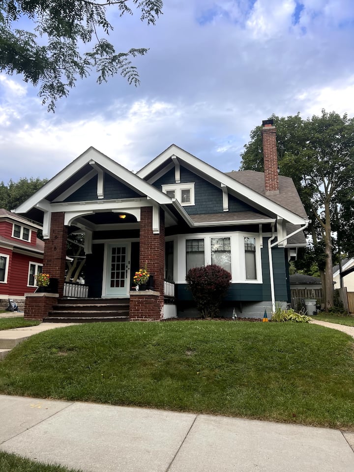 Cheerful-quiet 2-bedroom Bungalow - Milwaukee, WI