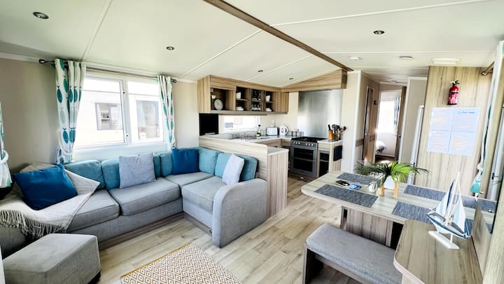 Luxurious Caravan In Lyons Holiday Park, Rhyl - North Wales
