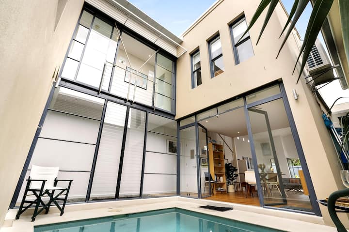 Stylish, Spacious Comfort.
Ideal Location. - Bondi Beach