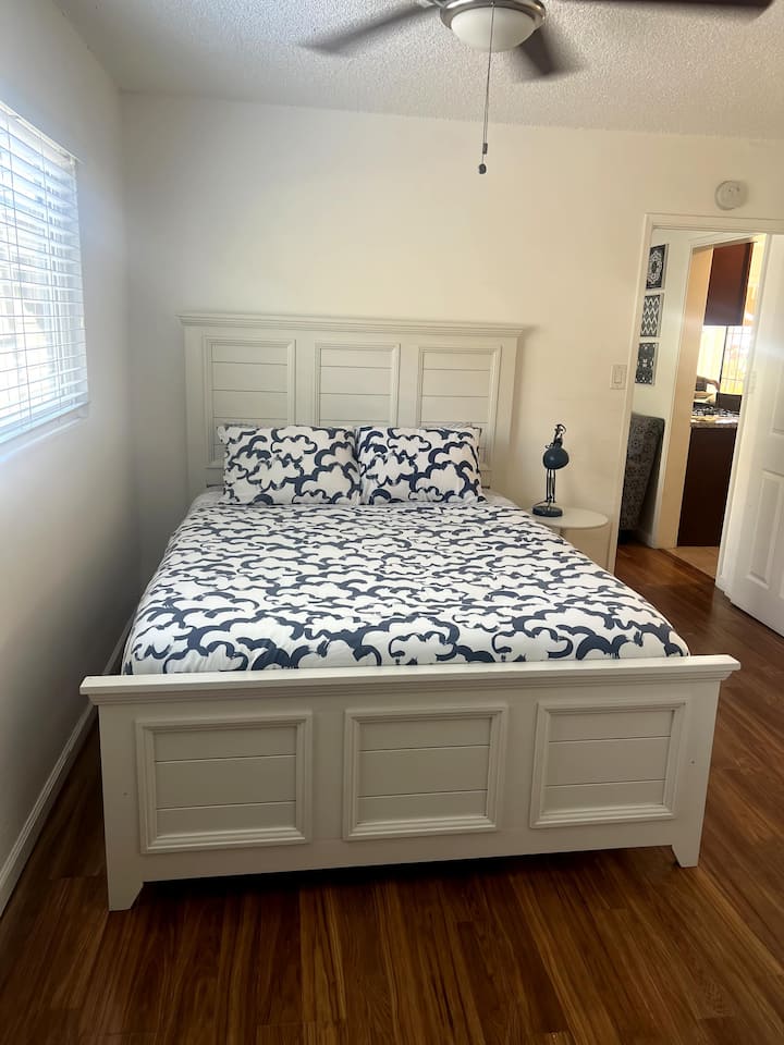 Large Oceanfront 1 Bdrm. On Dog Beach! (Spray) - San Diego, CA