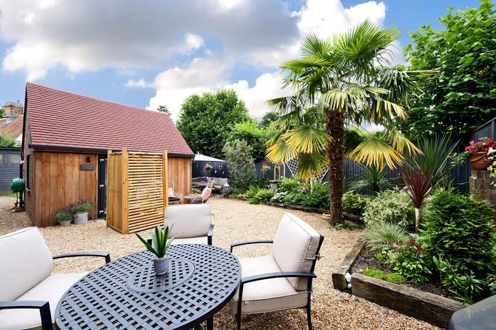 The Oasis Studio - Fairlight Cove