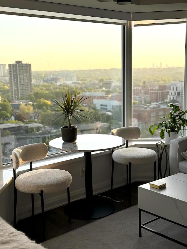 Luxurious Yorkville Hotel-style 2br Suite W View - Toronto