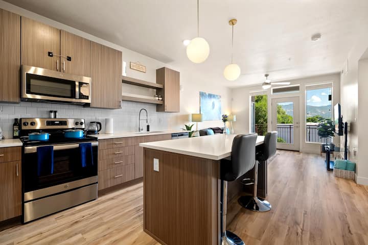 *Downtown King Suite* 1bed1bath|freeprkg|pool|gym - Salt Lake City, UT