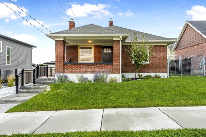 Downtown Hot Tub Bungalow - Ogden, UT