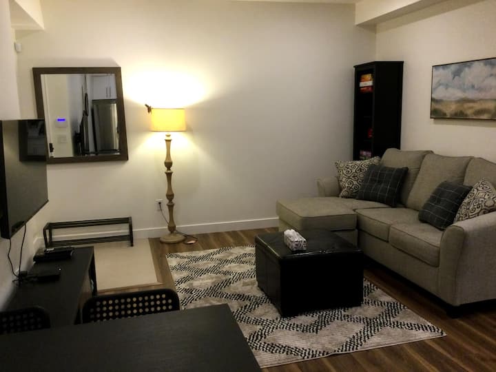 Charming 2 Bedroom Lynn Valley Suite - Grouse Mountain