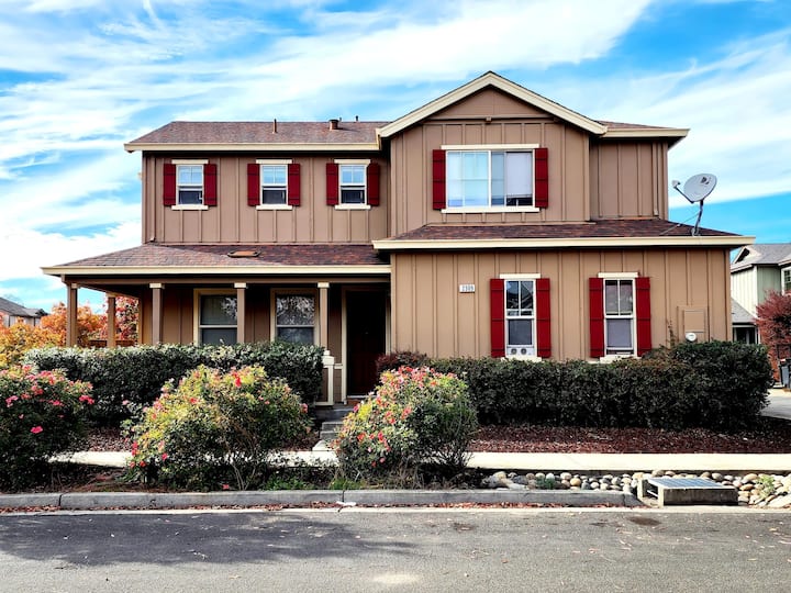 Big Beautiful Master Bedroom - 30 Days Minimum. - Santa Rosa, CA