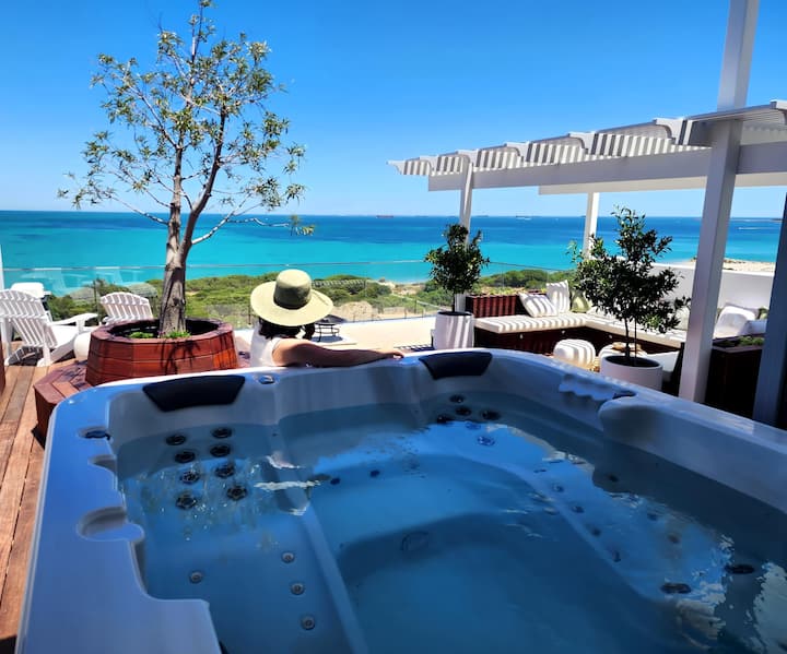 Ocean Front's Penthouse Couple's Retreat - Perth