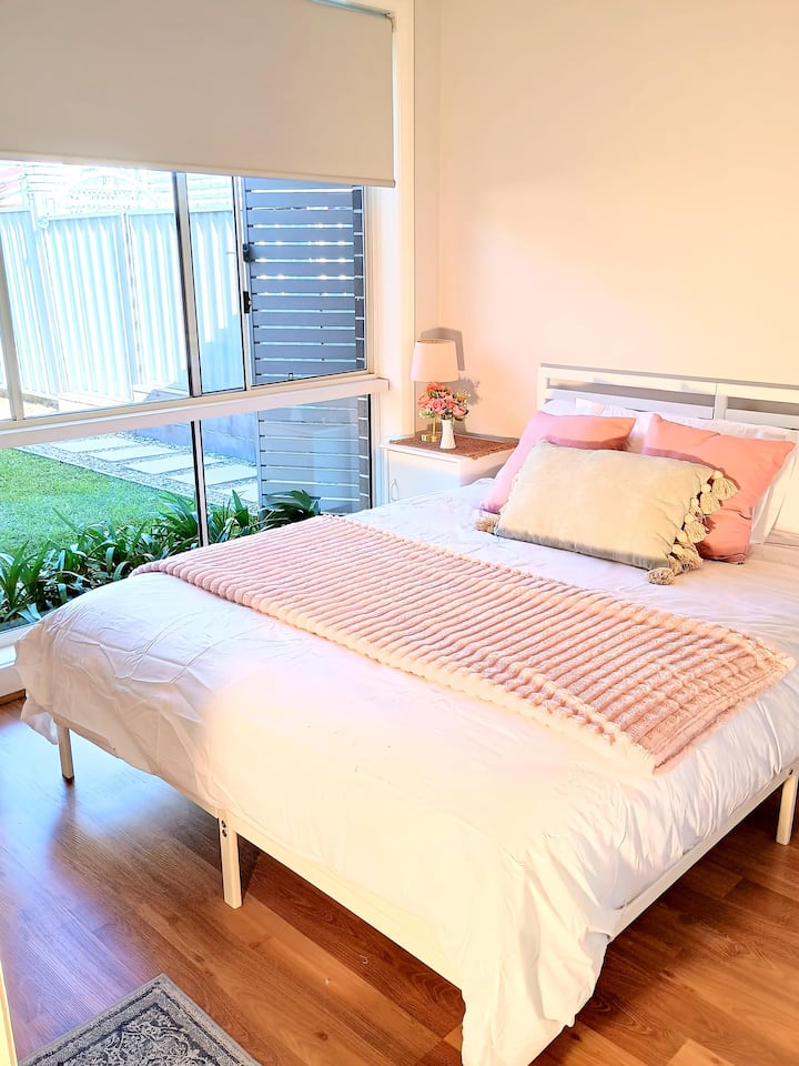 2 Bedroom Home. 3 Mins 2 Train. Free Wifi/parking - Sydney