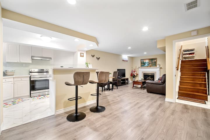 Private/spacious 4 Family & Travellers Hwy 7/yonge - Toronto