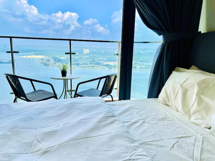 Royal Coastal Paradise W 2 Balcony @L19 10-14pax - Johor Bahru