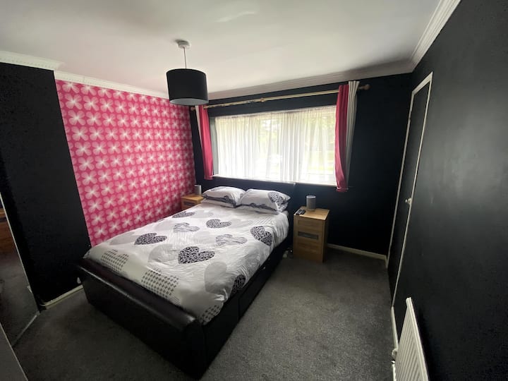 House Near Gatwick Self Check In,garden,3 Bedrooms - Crawley