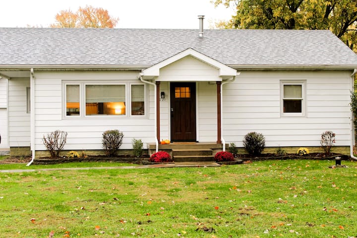 Cozy Home Near Rose-hulman - Terre Haute, IN