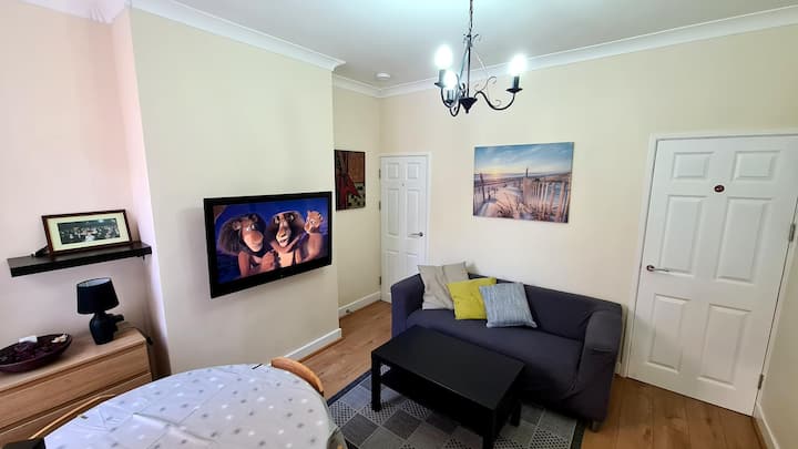 Delightful 3 Bedroom Home - Coventry