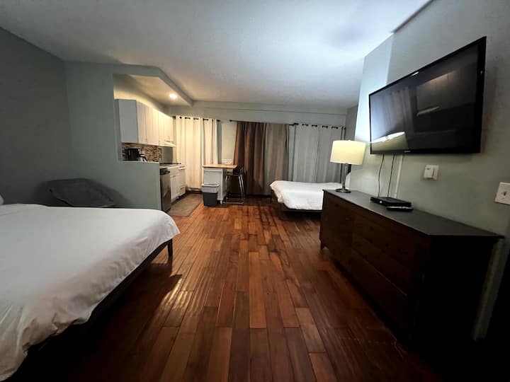 Santa Monica Pier 2 Beds Apartment! Spacious - Santa Monica, CA