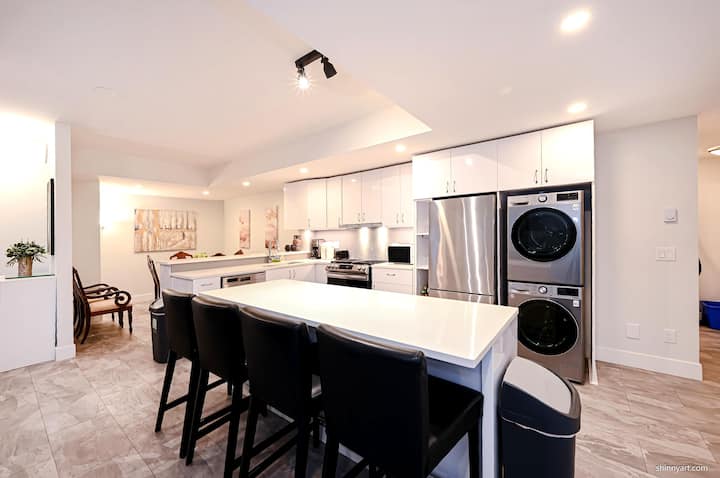 Modern Stylish 2bdr 2bath Suite - Cypress Mountain