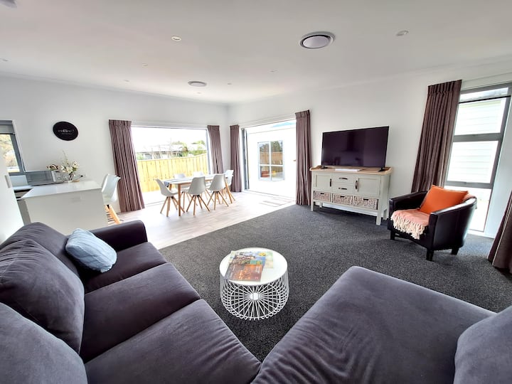 Fabulous Featherston Home, With Games Room - Featherston