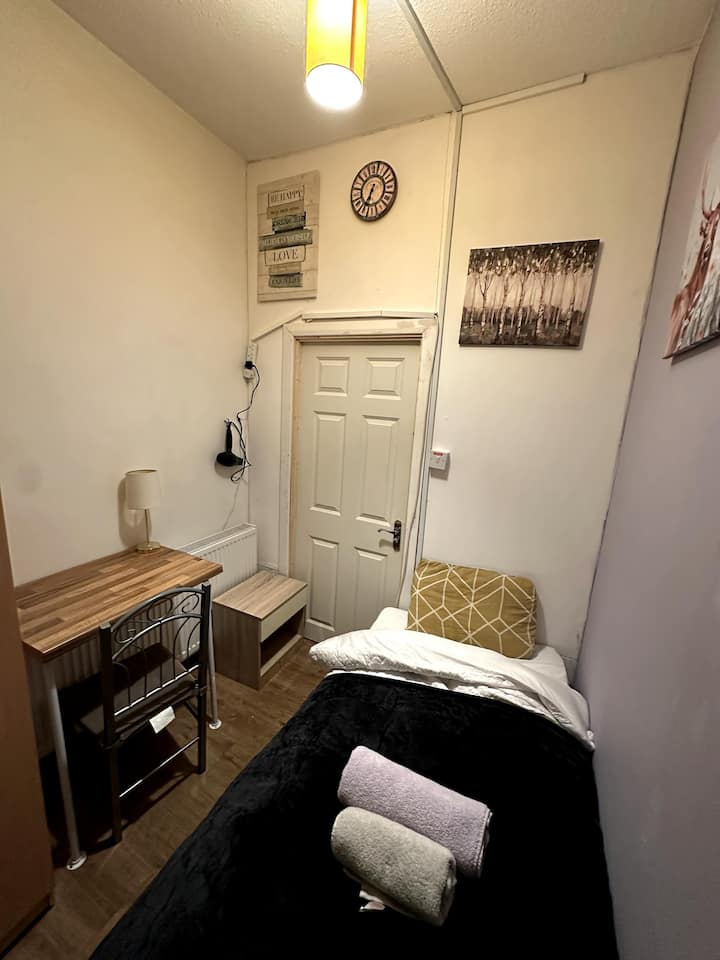 Single Room In Woodgreen Next To Underground St - London