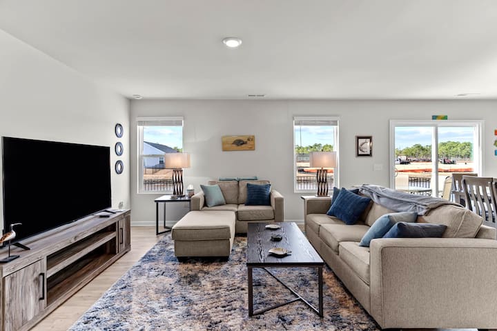 Coastal Eve Retreat-spacious, Pets & Fully Loaded! - Oak Island, NC