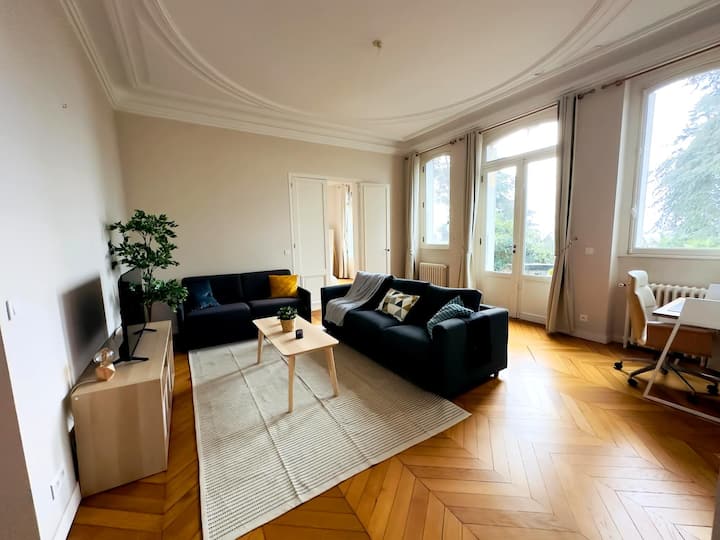 Appartement De Charme, Spacieux Et Lumineux - ibis budget Issy Les Moulineaux Paris Ouest