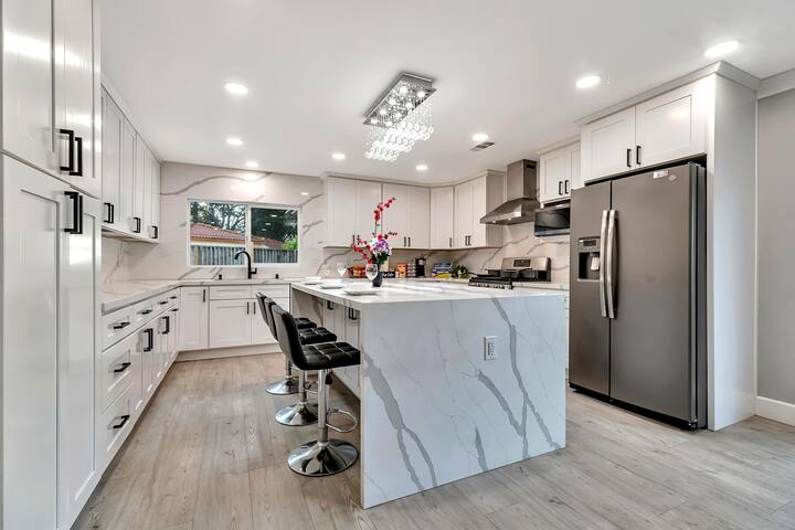 Lovely Remodeled Home Free Wifi/laundry/parkings - San Jose, CA