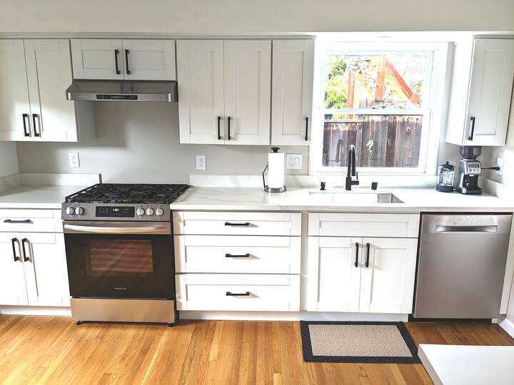 Charming North Berkeley House, Wi-fi, W/d, Parking - Berkeley, CA
