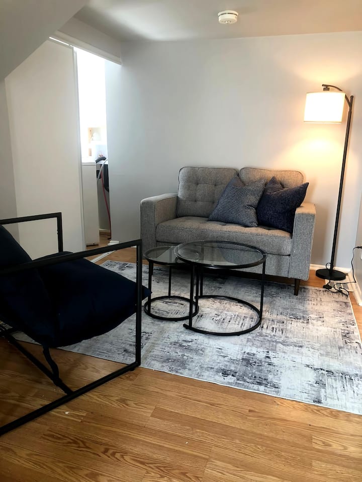 Cozy Little One Bedroom Oasis (Upper Unit) - Détroit, MI