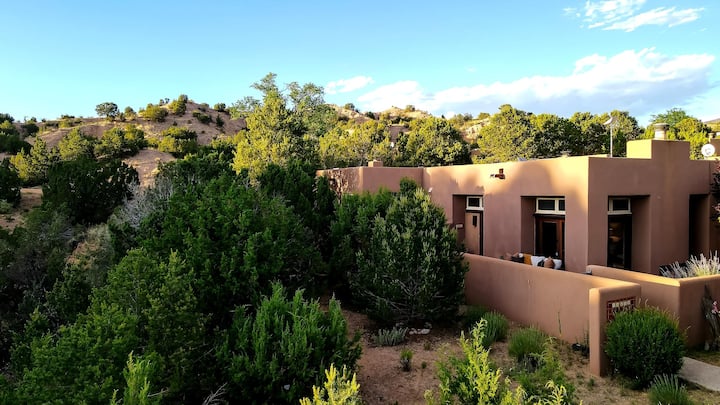 *Cielo Encantado - Cozy Santa Fe Escape* - Cities of Gold Casino