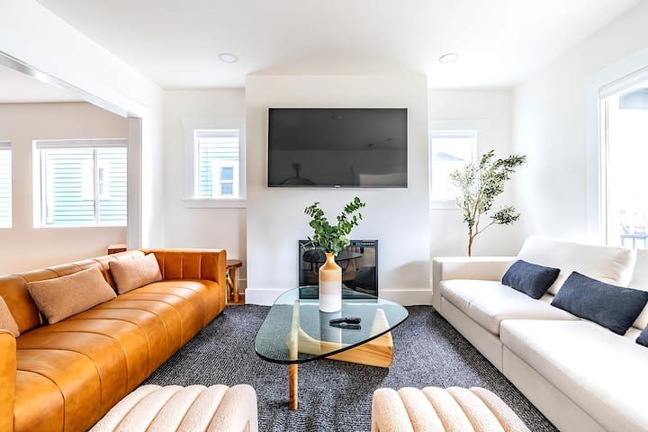 Quintessential Queen Anne Charmer W/ 7beds/4baths - Seattle, WA