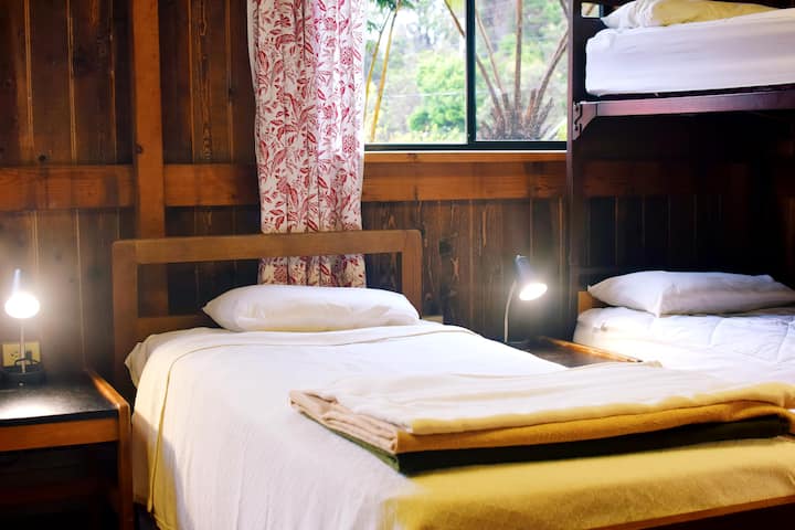 Room #14 Men Only Share With Other Guests. - Volcano, HI