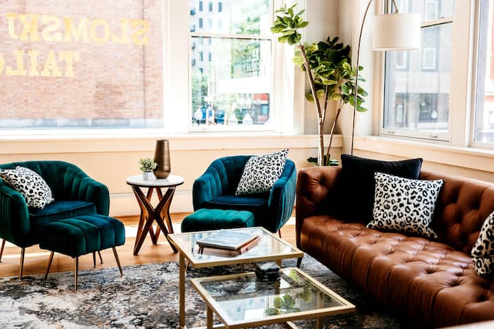 Tailor Loft Urban Apartment - Best Downtown Views - Knoxville, TN