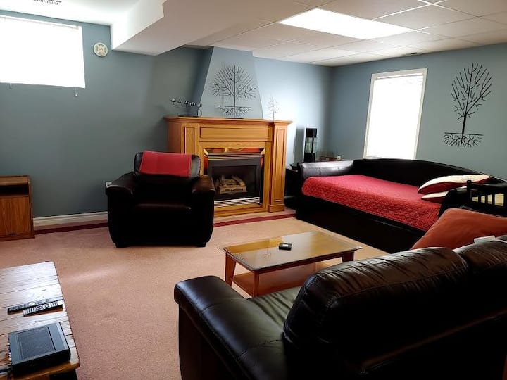 Private, Large 1 Bedroom West End Suite. - Kingston, Canada