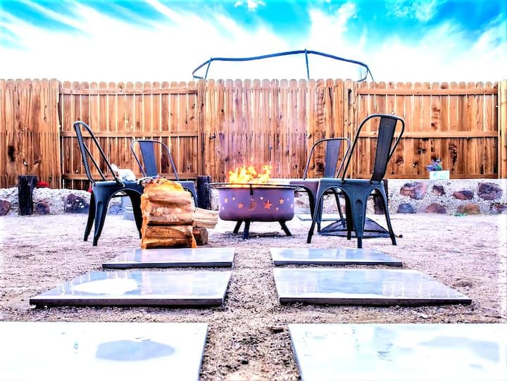 Bonus Sleep Room! | Stardust Mojave Retreat - Ridgecrest, CA