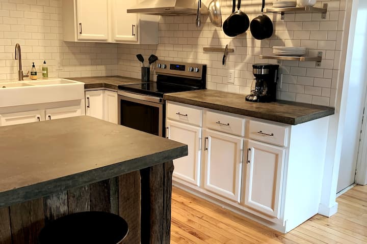 4br Private Spacious Near Biltmore, Dt, & Parkway - Asheville, NC