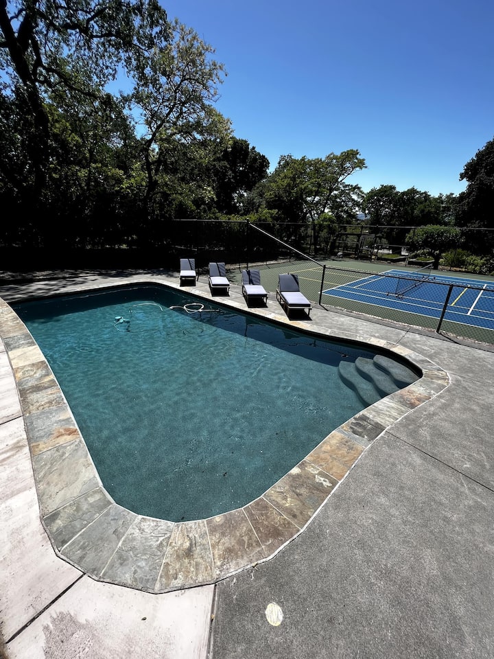 Vineyard Home: Pool, 2x Pickle Ball & Tennis Court - Yountville, CA