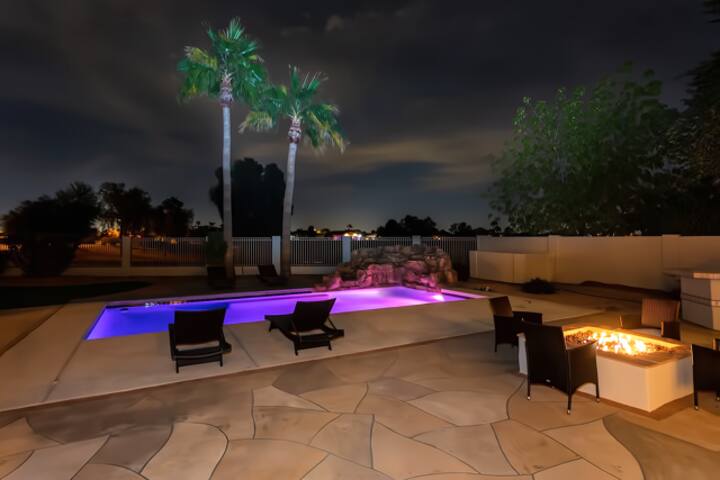 Big Luxury House On Golf Course In Gated Community - Goodyear