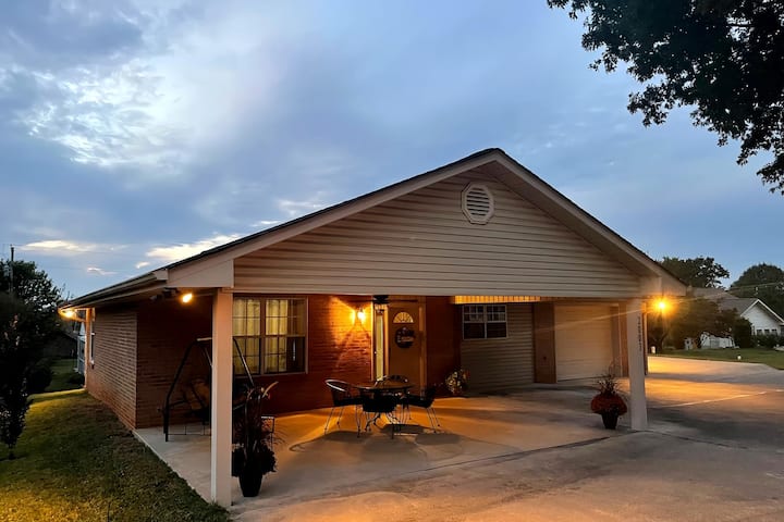 Be Our Guest - Couple's Retreat - Maryville, TN