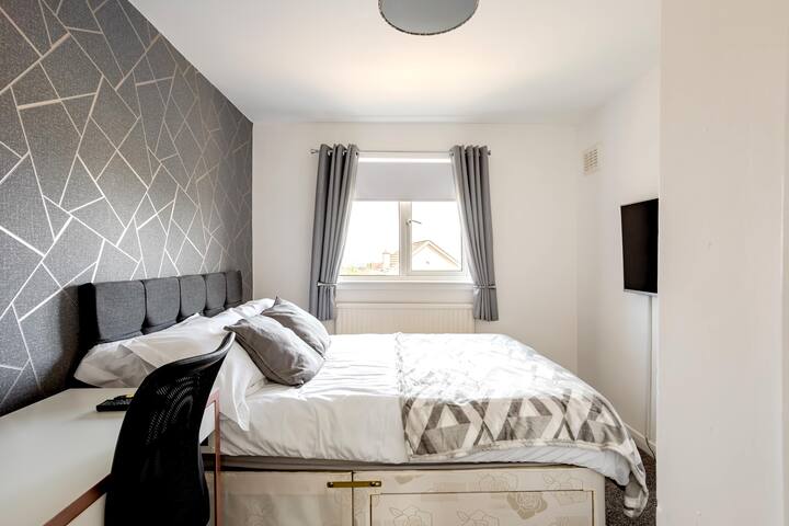 Room Double Bed - Hamilton
