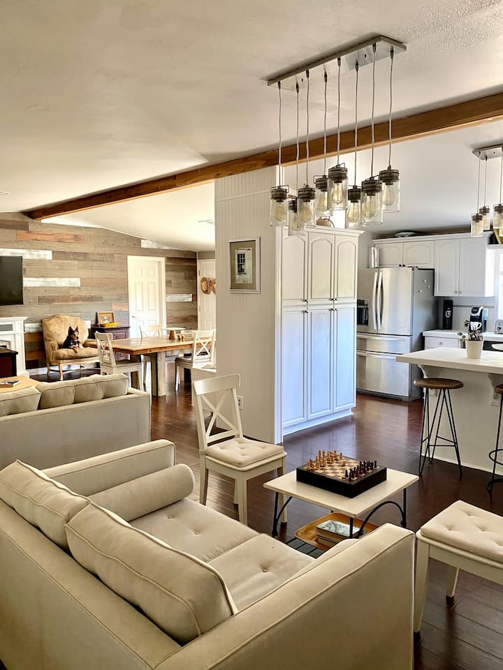 Unbeatable Location! Modern Country Serene Home - Temecula, CA