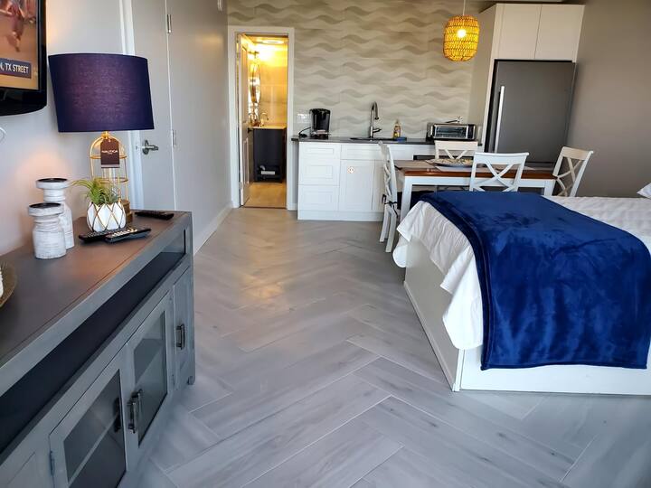 New!!! Ocean Front Wildwood Crest Beach Condo - Wildwood Crest, NJ
