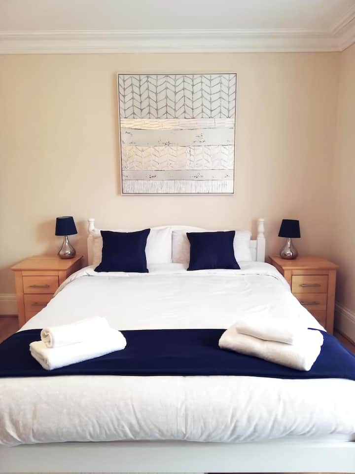 Spacious 4 Bedroom Townhouse In Pwllheli - Wales