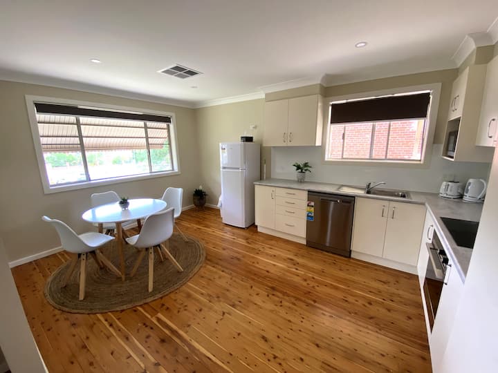 Katie's Place! Great Location,tidy Convenient 3 Br - Tamworth