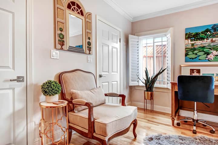 Celeb-style Comfort: Your Beverly Hills Getaway - Los Angeles, CA